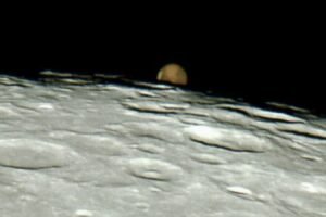 Marte ‘se esconde’ atrás da lua cheia; veja a galeria de fotos - Planeta